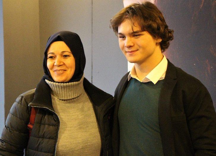 “Naim Süleymanoğlu” filmi oyuncuları Eskişehir’de sinemaseverlerle ...