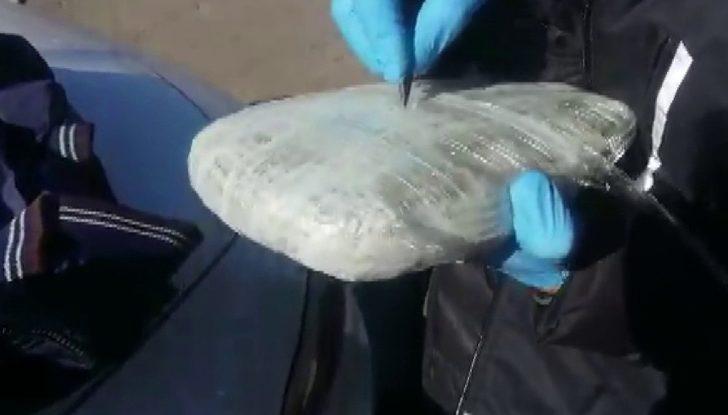 Uyuşturucuları saklamak için montlarına gizli bölmeler yaptırmışlar ...