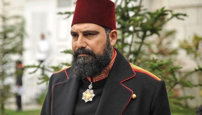 Ünlü oyuncu Bülent İnal'ın eşi güzelliğiyle büyüledi! Gören Burcu ...