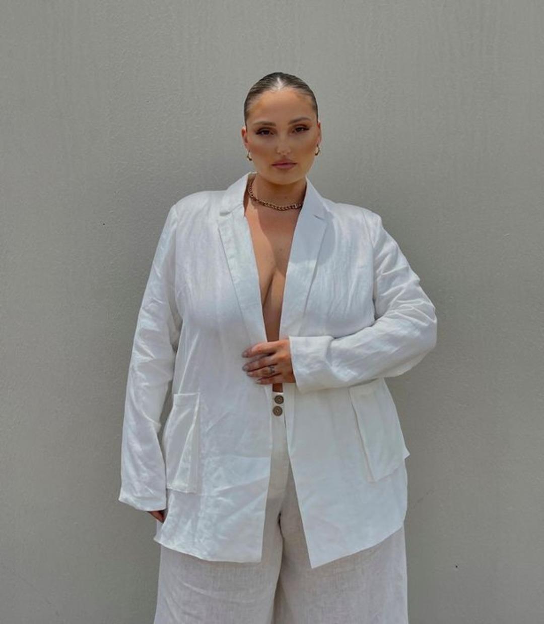 Büyük beden model Riley Hemson, giyim markalarını eleştirdi! “Daha ...