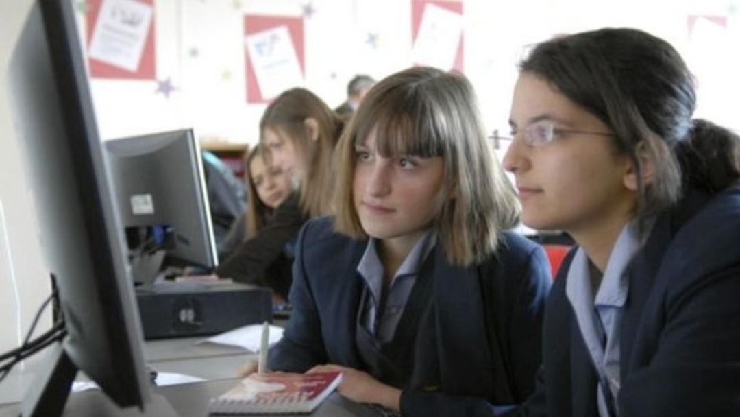 Kuzey İrlandalı öğrencilerin resimleri porno sitesinde - Dünya Haberleri