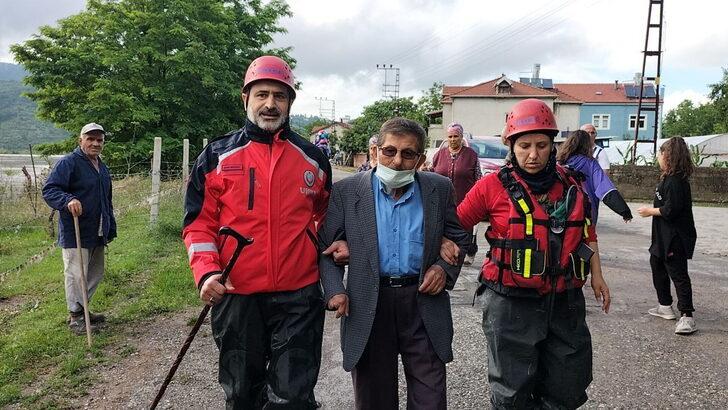 Zonguldak'ta böbrek hastalarının imdadına UMKE ve AFAD ekipleri yetişti ... Zonguldak'ta böbrek hastalarının imdadına UMKE ve AFAD ekipleri yetişti ...