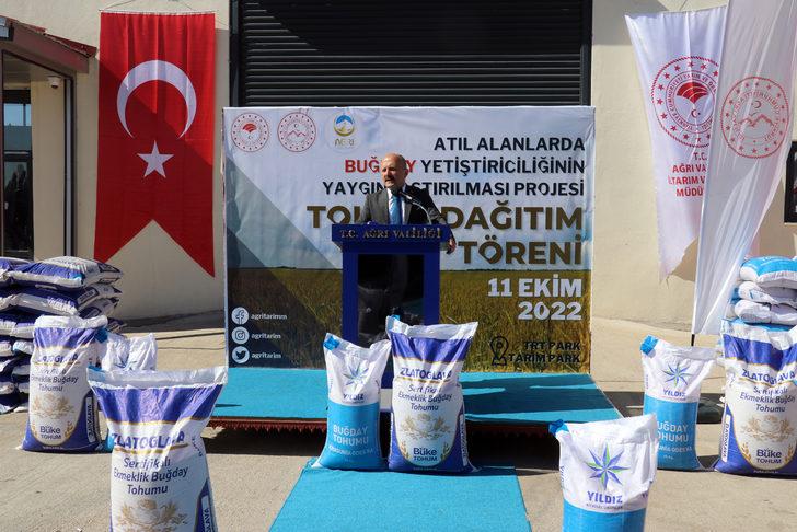 Ağrı'da atıl alanların ekilmesi için bin 60 çiftçiye buğday tohumu ... Ağrı'da atıl alanların ekilmesi için bin 60 çiftçiye buğday tohumu ...