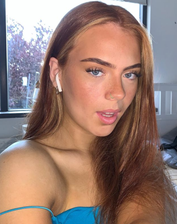 Aynı elbiseyi Kendall Jenner giymişti! Sosyal medya fenomeni Aoife Grace’in dekolteli kıyafeti ...