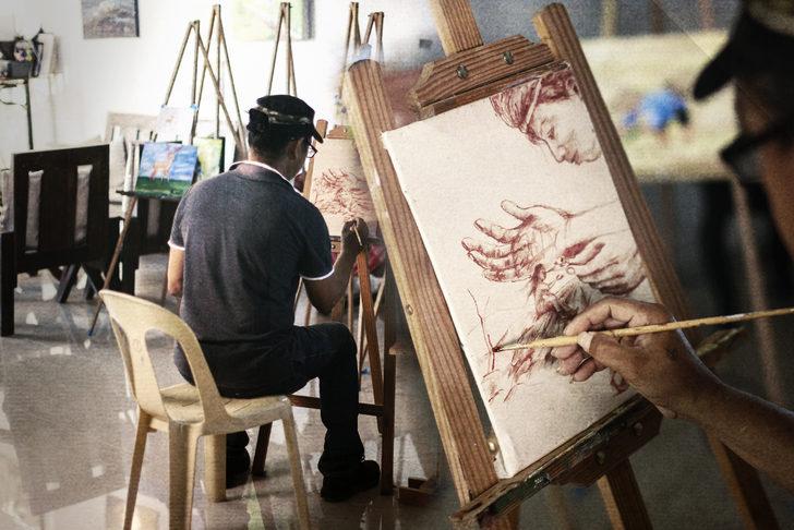 Resimlerini yapmak için kendi kanını kullanıyor! Filipinli ressam Elito ...