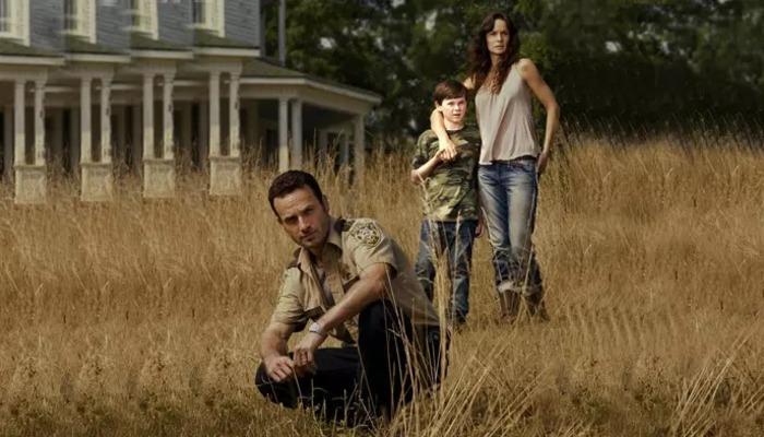 The Walking Dead'in Carl Grimes'ı ağızları açık bıraktı! İşte çocuk ...