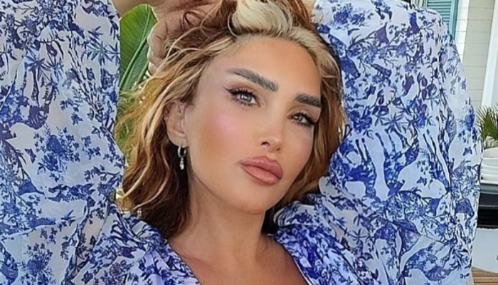 Seren Serengil'in iddialı bikinisiyle teknede dansı gündem oldu! Photoshop iddialarına böyle ...