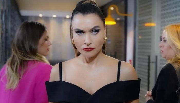 Şevval Sam galada dekoltesiyle dikkat çekti! Frikik vermemek için ...