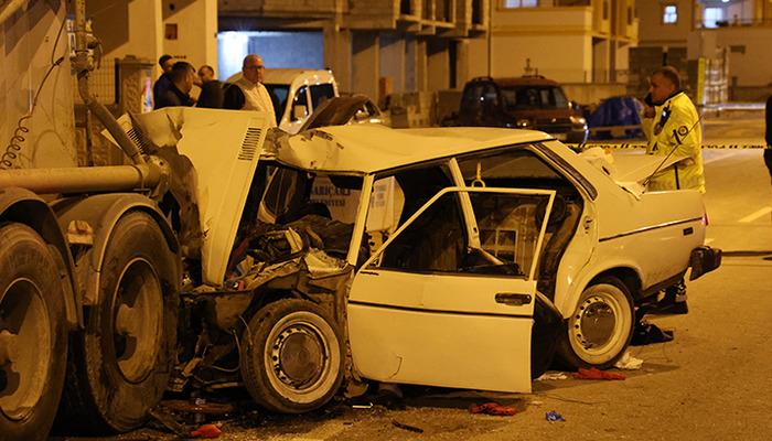 Feci kaza! Tıra arkadan çarpan otomobil tanınmaz hale geldi - Gündem ...