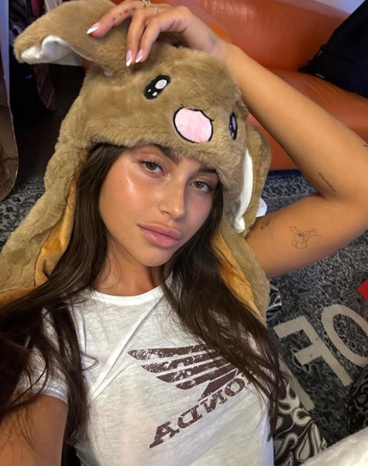Sosyal Medya Fenomeni Claudia Tihan Instagramın Limitlerini Zorlamaya Devam Ediyor Yarı çıplak