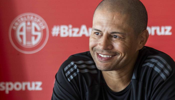 Hagi mi Alex mi? Alex de Souza son noktayı koydu! - Antalyaspor