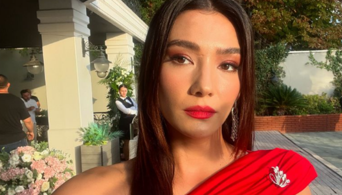 Aybüke Pusat güzellik sırrını açıkladı! Kullandığı ürünleri ve bakın ...