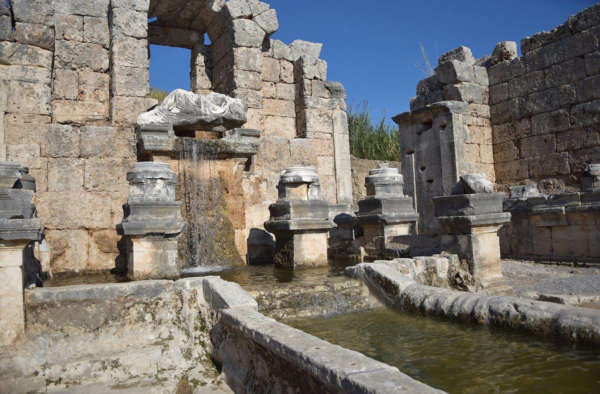 Kestros çeşmesi, 1.800 yıl aradan sonra yeniden su akıtarak Perge Antik ...