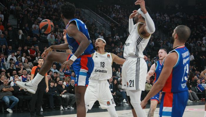 Anadolu Efes, EuroLeague'de ASVEL'e boyun eğdi! Luca Banchi ilk maçında ...