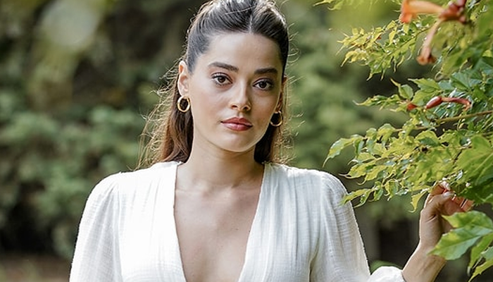 Simay Barlas'ın tekne keyfi! Tarzıyla beğeni topladı - Magazin Haberleri