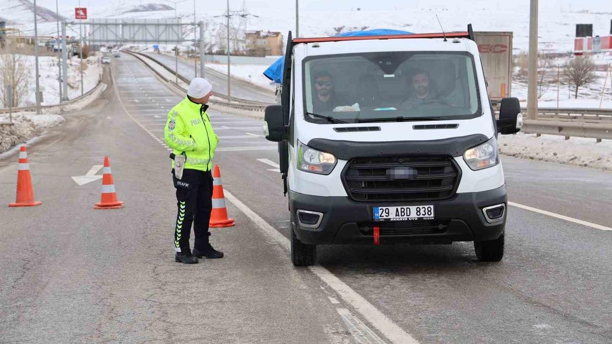 Sivas-Kayseri kara yolu araç ulaşımına kapatıldı - Mynet Yaşam