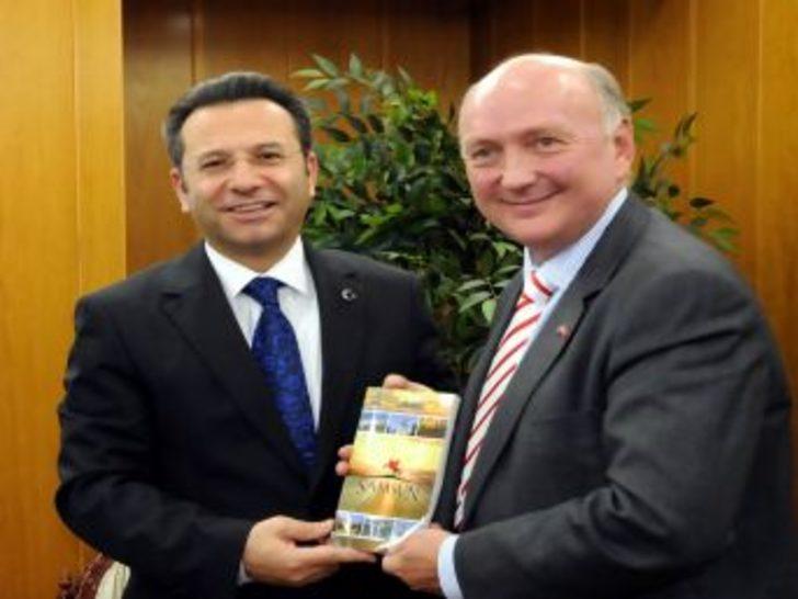 İngiltere Büyükelçisi Reddaway Samsun'da ziyaretlerde bulundu - Samsun ...