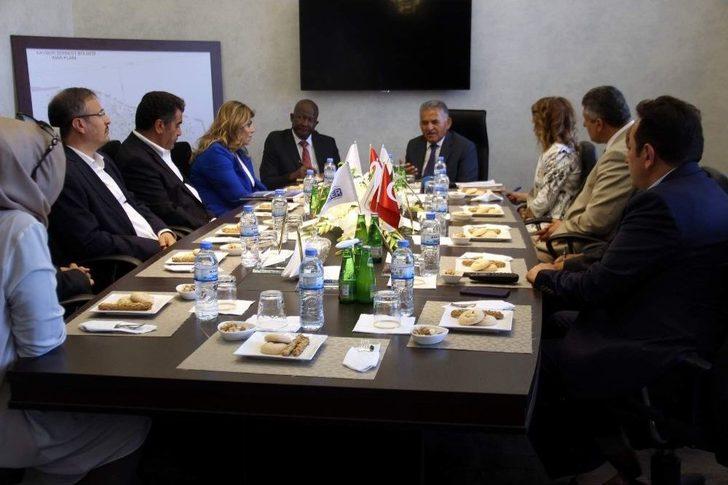 Güney Afrika Cumhuriyeti Büyükelçisi Malefane Serbest Bölgeyi Ziyaret ...