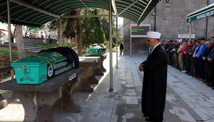 Cinayete Kurban Giden Baba Ve Oğlu Yan Yana Son Yolculuğuna Uğurlandı Cinayete Kurban Giden Baba Ve Oğlu Yan Yana Son Yolculuğuna Uğurlandı